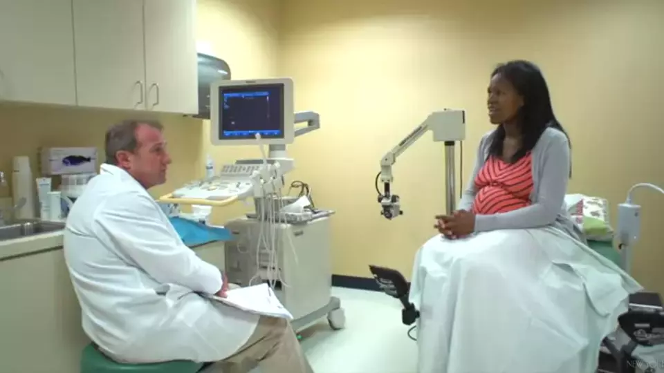 Έγκυος γυναίκα που προετοιμάζεται για το VBAC | Sheknows.com