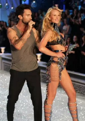 Adam Levine, Anne Vialitsyna