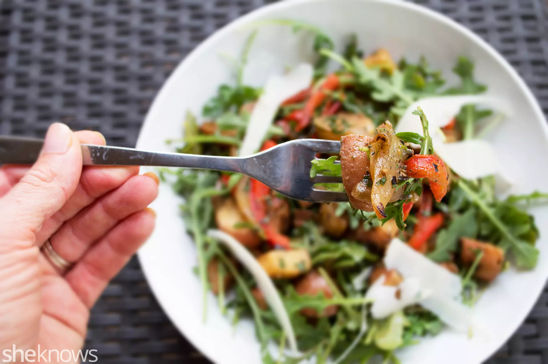 Migliora il tuo gioco di insalata di patate con peperoni rossi arrostiti al forno che aggiungono tonnellate di sapore 321323_1