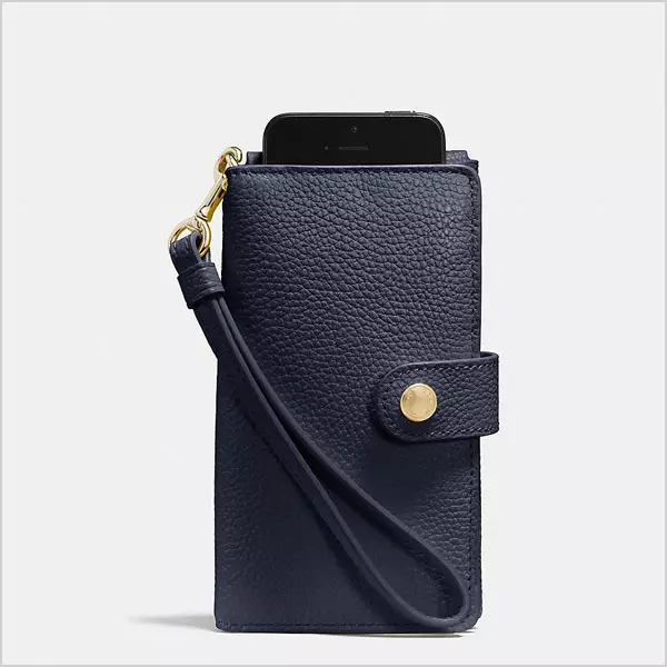 Coach Phone Clutch in Pebble Leer