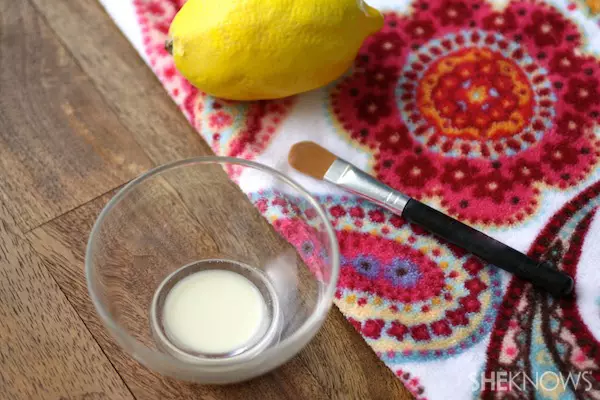 Pasta casera para el acné con jugo de aspirina y limón