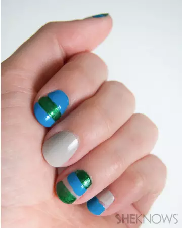 Модний дизайн нігтів із кольоровими блоками, натхненний Діаною фон Фюрстенберг