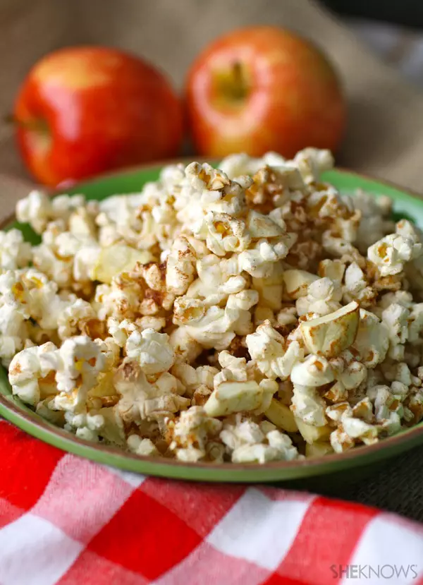 Recipe ng popcorn na may lasa ng apple pie na walang gluten