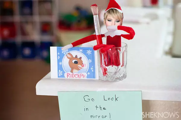 Jennifer Lawrence Elf on the Shelf мем