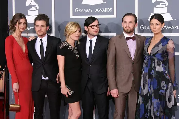 Kings of Leon besidder ved 2011 Grammys