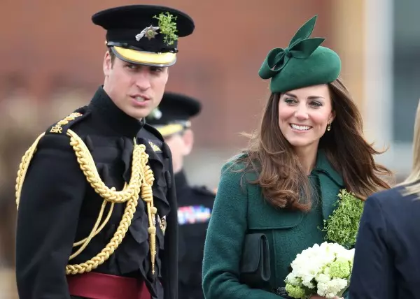 Kate Middleton menafikan khabar angin kehamilan dengan menikmati segelas wain