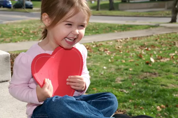 10 Cara untuk menunjukkan kasih sayang kepada anak anda