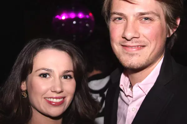 Taylor Hanson le mosali ba lebeletse ngoana oa bohlano