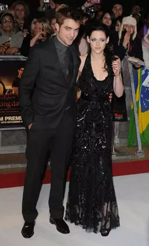 Η Kristen Stewart ξεχειλίζει από τη νέα ταινία του Robert Pattinson