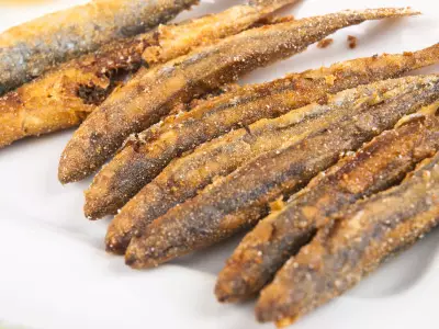 तळलेले anchovies