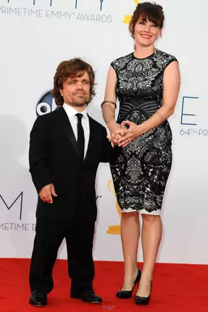 Peter Dinklage ásamt eiginkonu sinni á Emmy hátíðinni