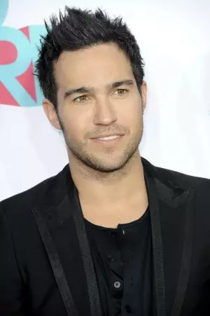 Pete Wentz akunong'oneza bondo kuboola mbolo