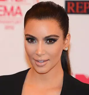 Mata berasap Kim Kardashian