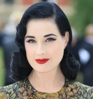 Dita Von Teese کی ریٹرو گلیم شکل