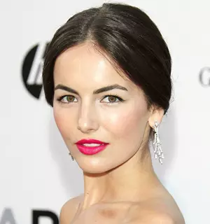 Kening penuh Camilla Belle