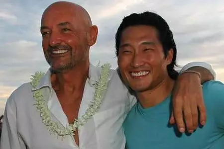 Kaleungitan alumni Terry O'Quinn sareng Daniel Dae Kim ngahiji deui di Hawaii Five-O