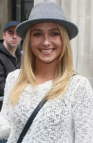 Hayden Panettiere: koj puas xav tau ntau tus thwjtim?