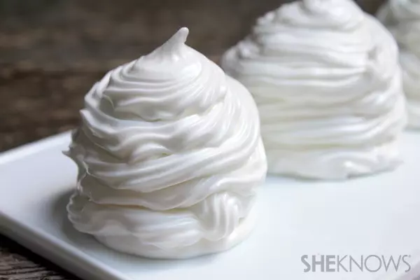 meringue ဖြင့်ဖုံးအုပ်ပါ။