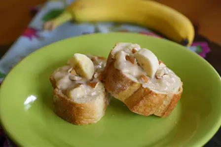 Cream cheese banana-almond crunch