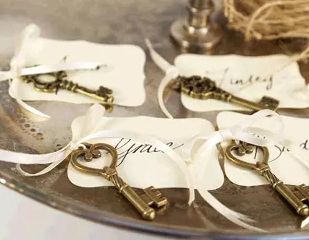 Key escort card