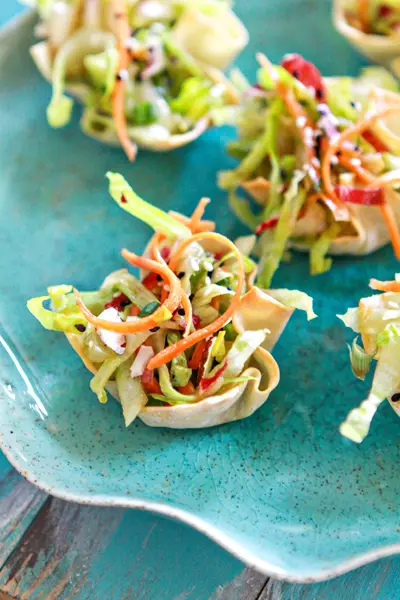 Azijska salata wonton cups