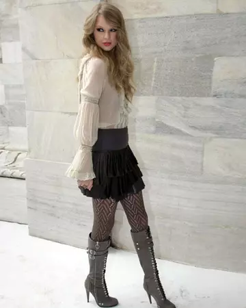 U-Taylor Swift egqoke ama-tights