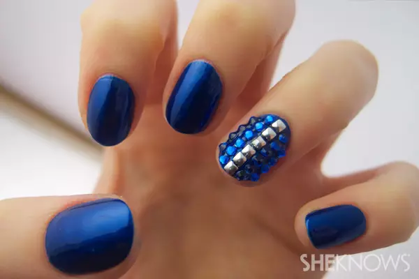 Sapphire nail art