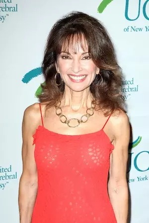 Vestido vermello de Susan Lucci