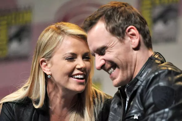 Charlize Theron anoda nhengo yaMichael Fassbender