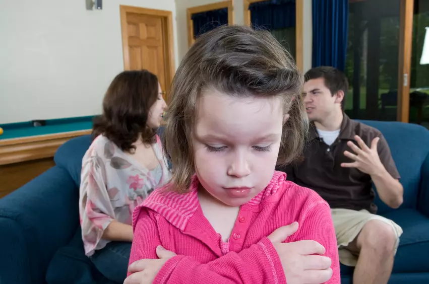 ouders die ruzie maken in het bijzijn van kind