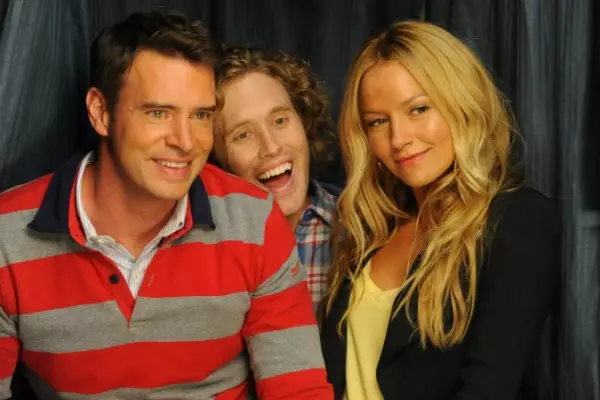 Scott Foley, T.J. Miller og Becki Newton í The Goodwin Games