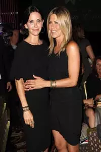 Jennifer Aniston da Courteney Cox a kan fita