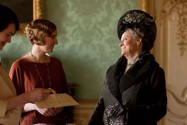 Edith, Cora y la abuela