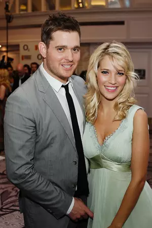 Michael Buble dan isteri sedang mengandung