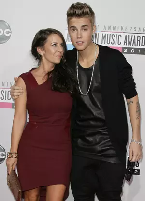Justin Bieber với mẹ tại AMAs