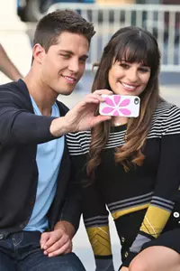 Si Dean Geyer kauban si Lea Michele