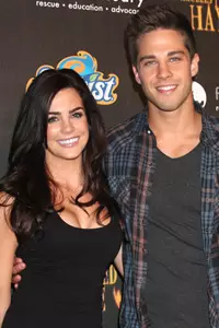 Dean Geyer saam met vriendin Jillian Murray