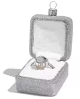 Perhiasan cincin berlian di rumah (Nordstrom, $24)
