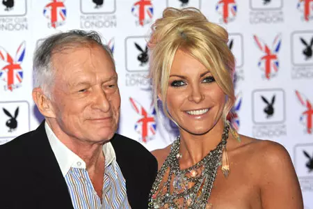 Crystal Harris meminta maaf kepada Hugh Hefner