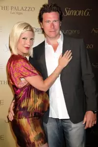 Tori Spelling vrazila do školy 361644_1