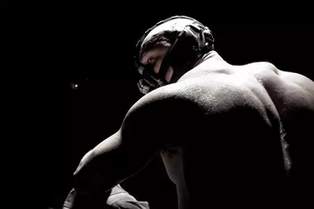 Tom Hardy sebagai Bane dalam The Dark Knight Rises