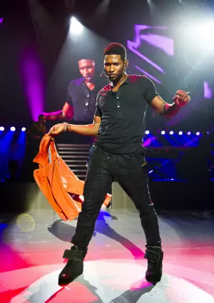 Usher Performing ku London