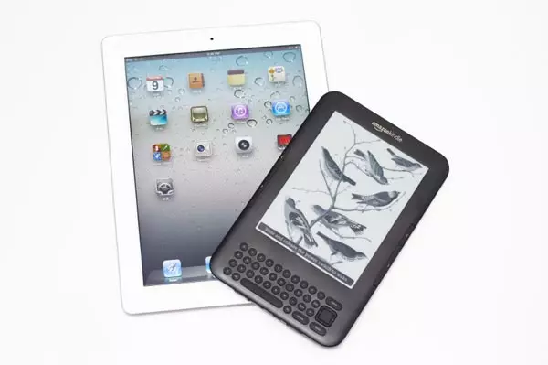 Apple-iPad-Amazon-Kindle