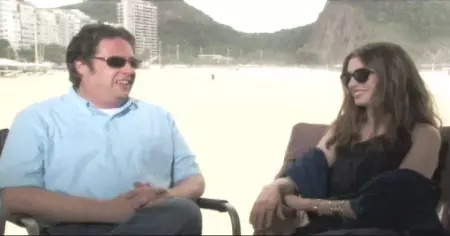SheKnows besøger Anne Hathaway i Rio