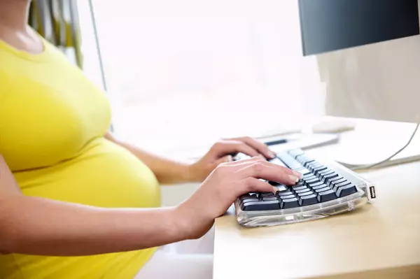 गर्भवती-माँ-फेसबुक-प्रोफाइल