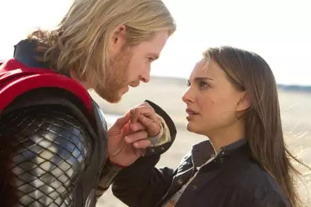 Chris Hemsworth et Natalie Portman dans Thor