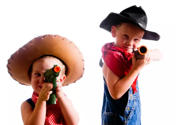 Les pistoles de joguina poden tenir efectes negatius en els nens