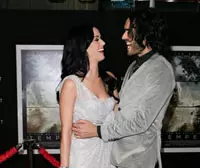 pasangan selebritis senang Katy Perry jeung merek Russell