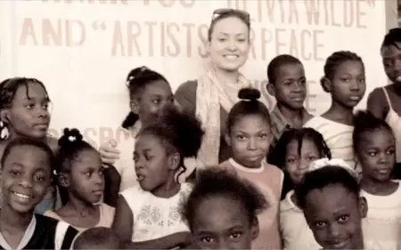 Olivia Wilde hauv Haiti