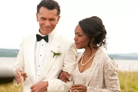 Angela Bassett peaosas filmis Jumping the Broom